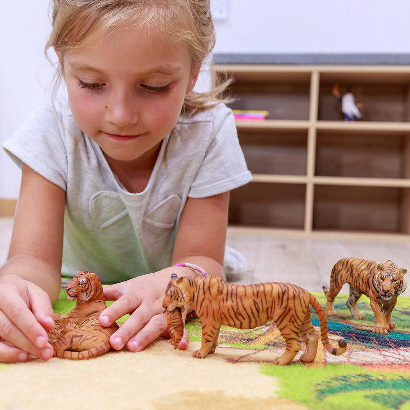 Lying Tigress Breastfeeding Figurine - Wildlife | Papo France